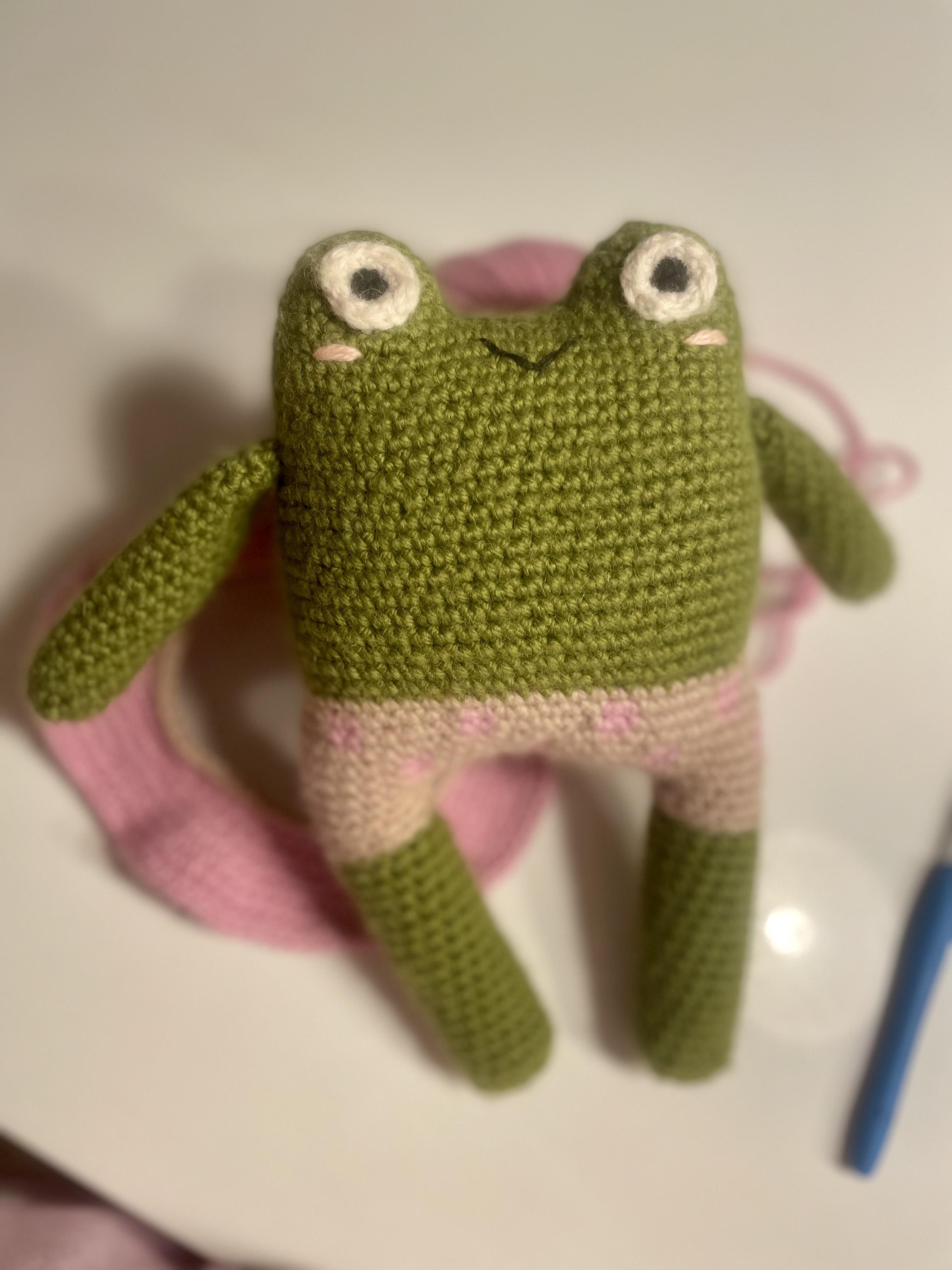 Amigurumi.com - Creations - Victor Frog from Animal Friends of Pica Pau
