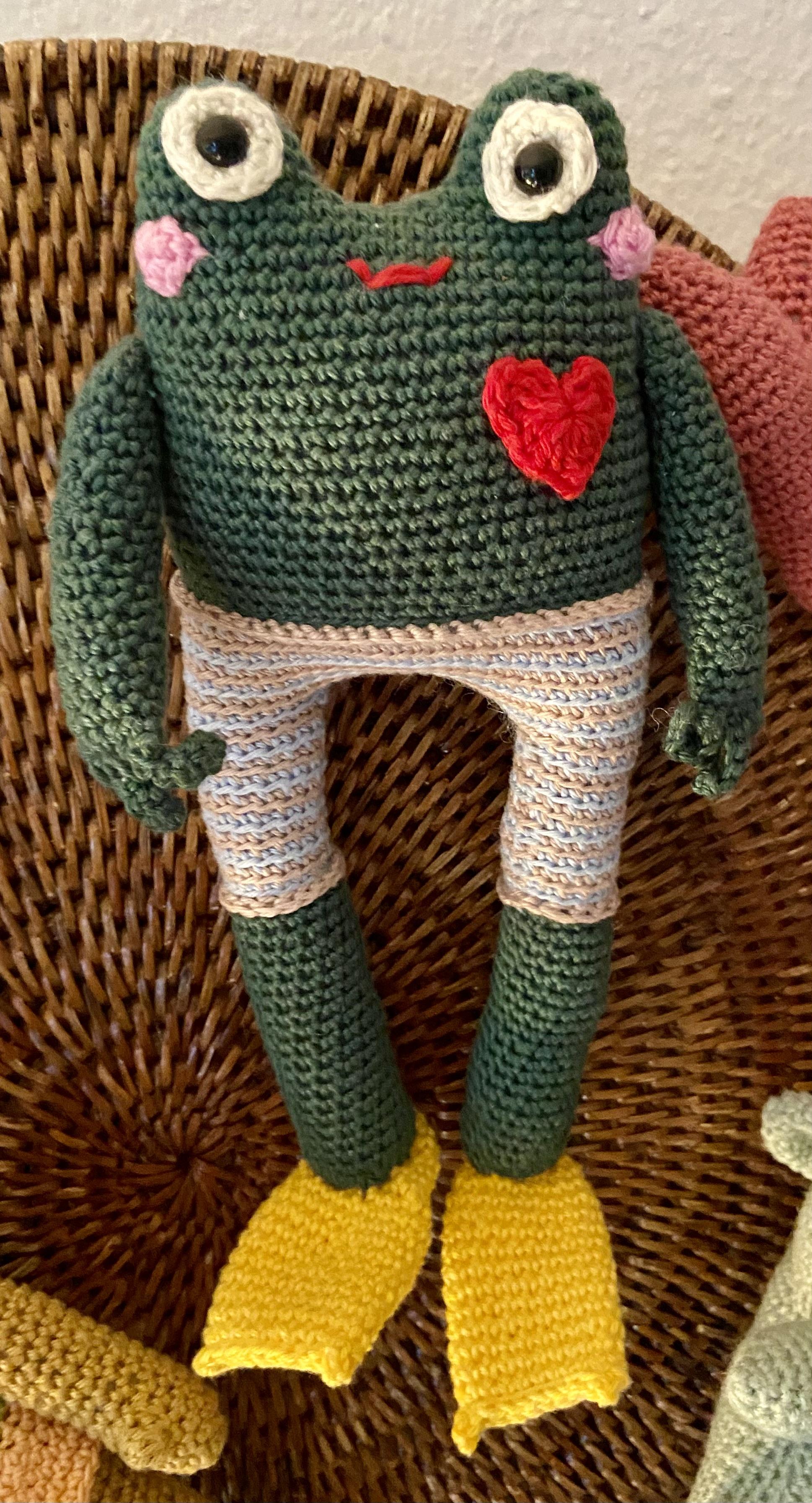 Amigurumi.com - Creations - Victor Frog from Animal Friends of Pica Pau