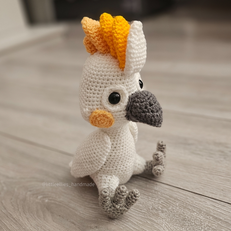 Fanta the Crested Cockatoo amigurumi pattern - Amigurumi.com