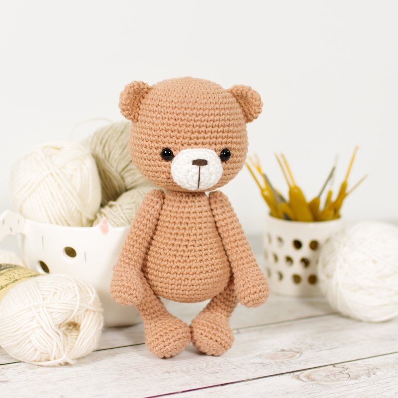 Bernard the Teddy Bear amigurumi pattern - Amigurumi.com