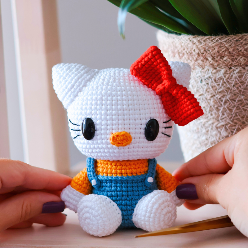 Hello Kitty amigurumi pattern - Amigurumi.com