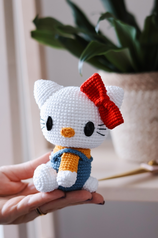 Hello Kitty amigurumi pattern - Amigurumi.com