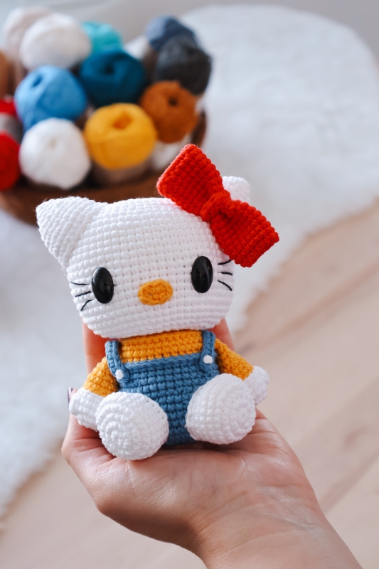 Hello Kitty amigurumi pattern - Amigurumi.com