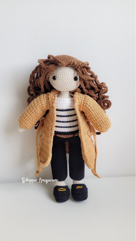 Doll Robin and Outfit Cecile amigurumi pattern - Amigurumi.com