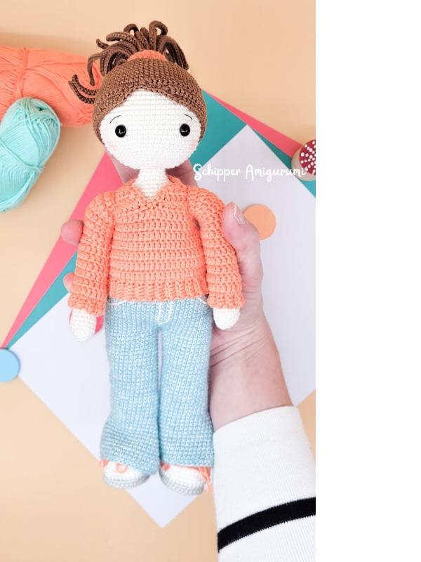 Doll Robin and Outfit Lena amigurumi pattern - Amigurumi.com