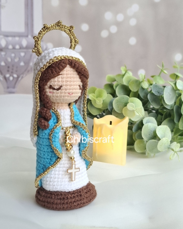 Virgin Mary with Rosary amigurumi pattern - Amigurumi.com