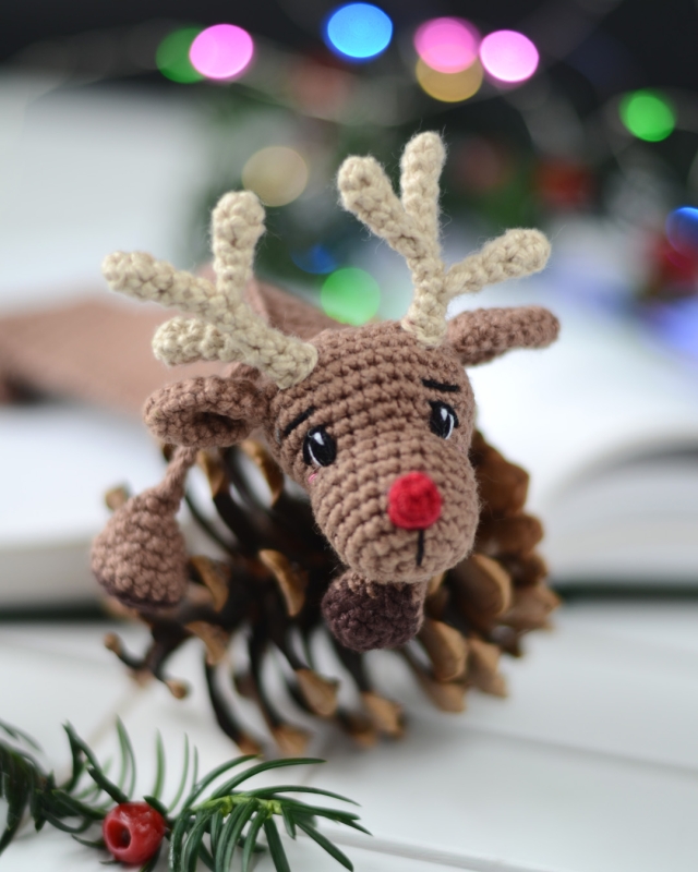 Rudi the reindeer bookmark amigurumi pattern - Amigurumi.com