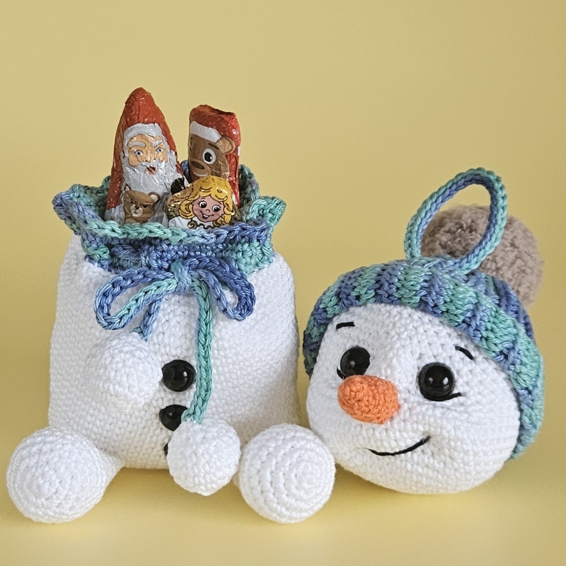 Gift bag snowman Xmas tree ball amigurumi pattern - Amigurumi.com