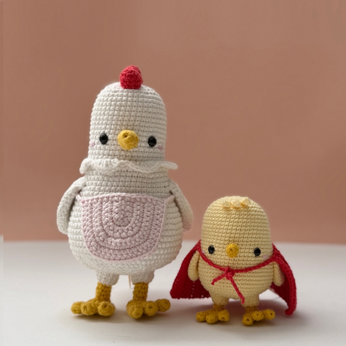 Roberta & Pedro (Chicken & Chick) amigurumi pattern - Amigurumi.com