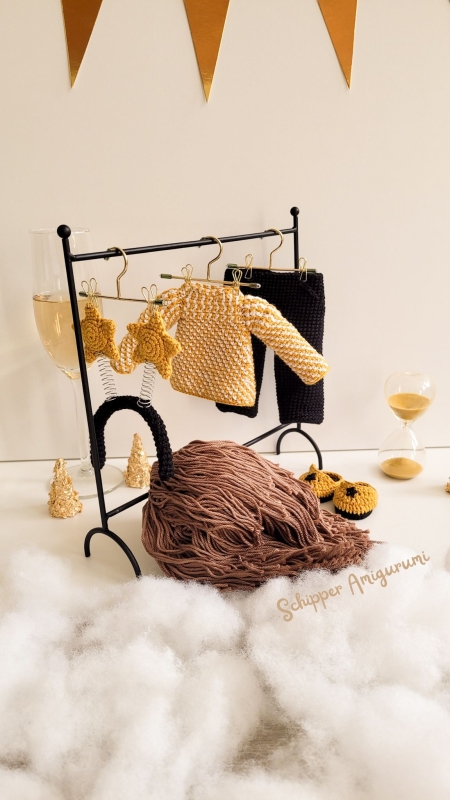 Doll Robin and Outfit Star amigurumi pattern - Amigurumi.com