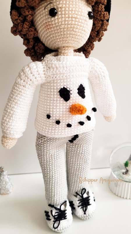 Outfit Frosty for doll Robin amigurumi pattern - Amigurumi.com