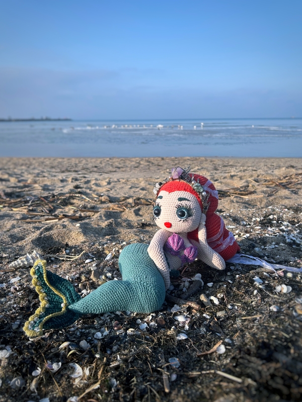 Mermaid Pinup Doll amigurumi pattern - Amigurumi.com