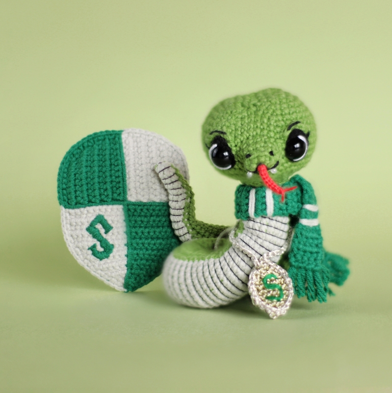 Snake Slythie Hogwarts Mascot amigurumi pattern - Amigurumi.com