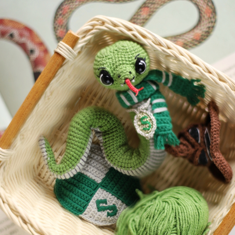 Snake Slythie Hogwarts Mascot amigurumi pattern - Amigurumi.com