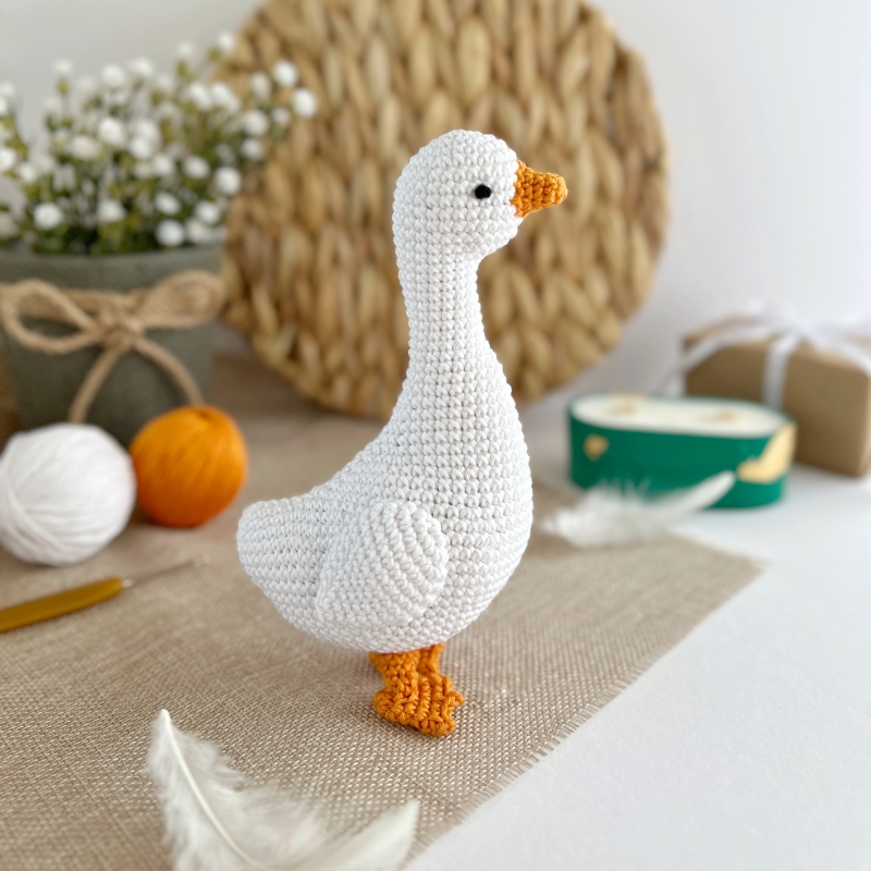 Goose toy by Amiguide amigurumi pattern - Amigurumi.com