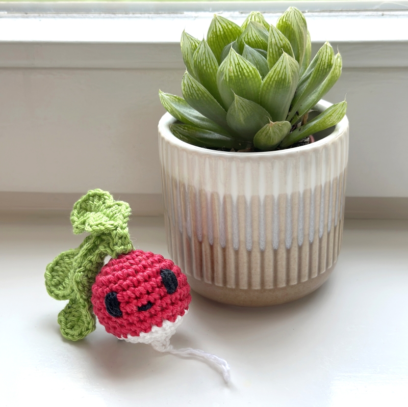 Mini Radish amigurumi pattern - Amigurumi.com