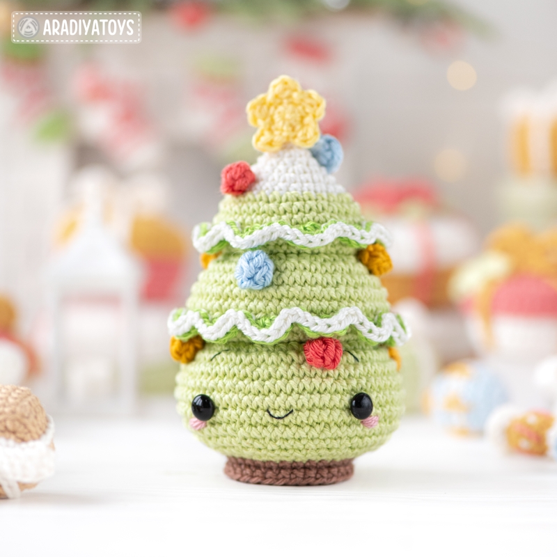 Christmas Tree (Fairytale Classics) amigurumi pattern - Amigurumi.com
