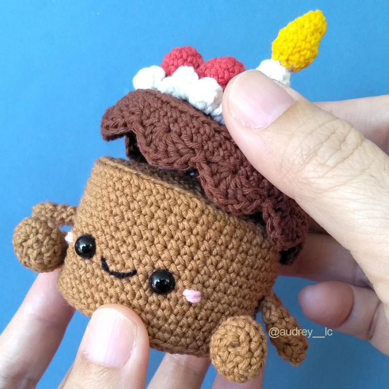 Brenda Birthday Cake amigurumi pattern - Amigurumi.com