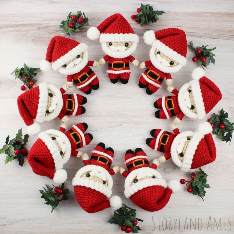 Mini Santa Claus - Free amigurumi pattern